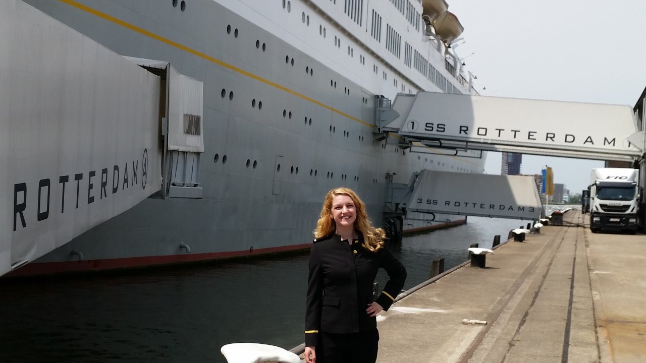 Stage op de ss Rotterdam met bekende Nederlanders
